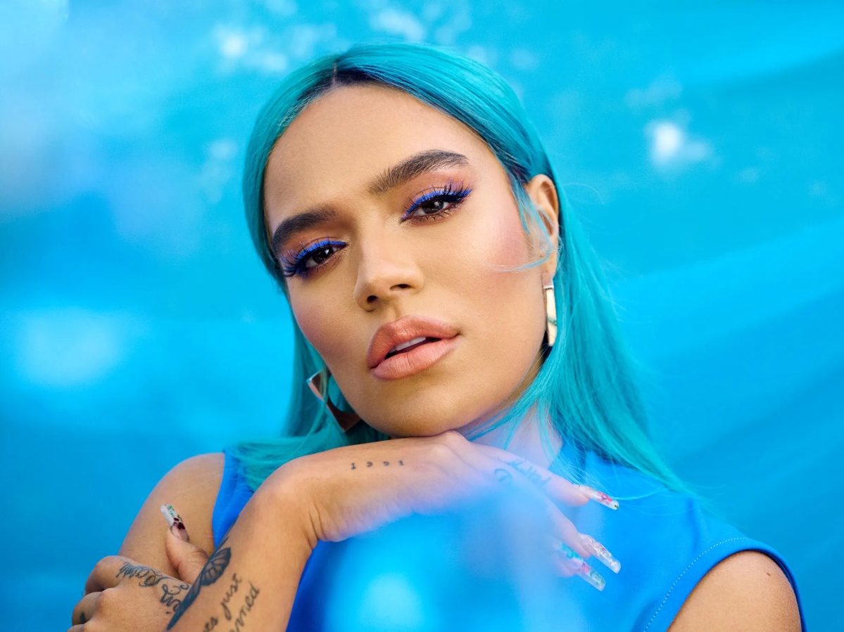 Karol G nos presenta "Gatúbela"