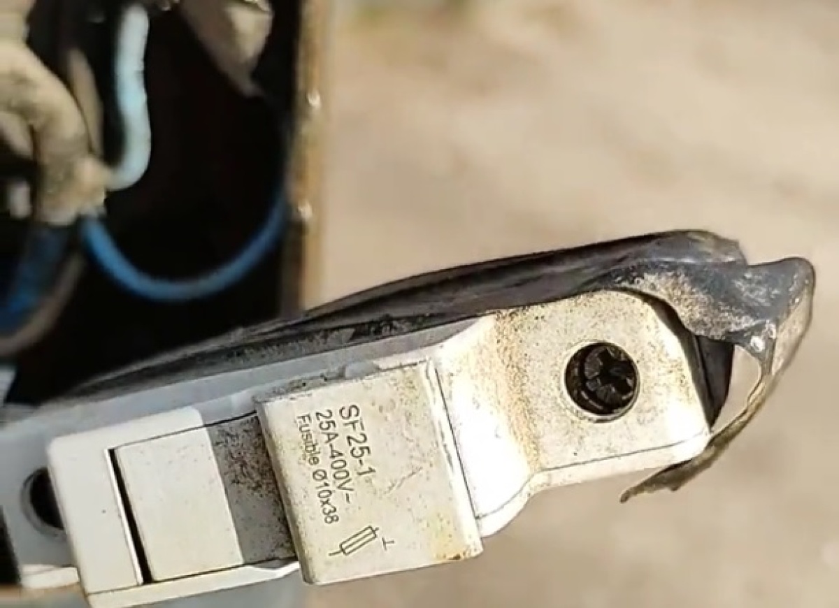 En Plaza Malvinas alertaron por cables sueltos: "¿Están esperando una ...