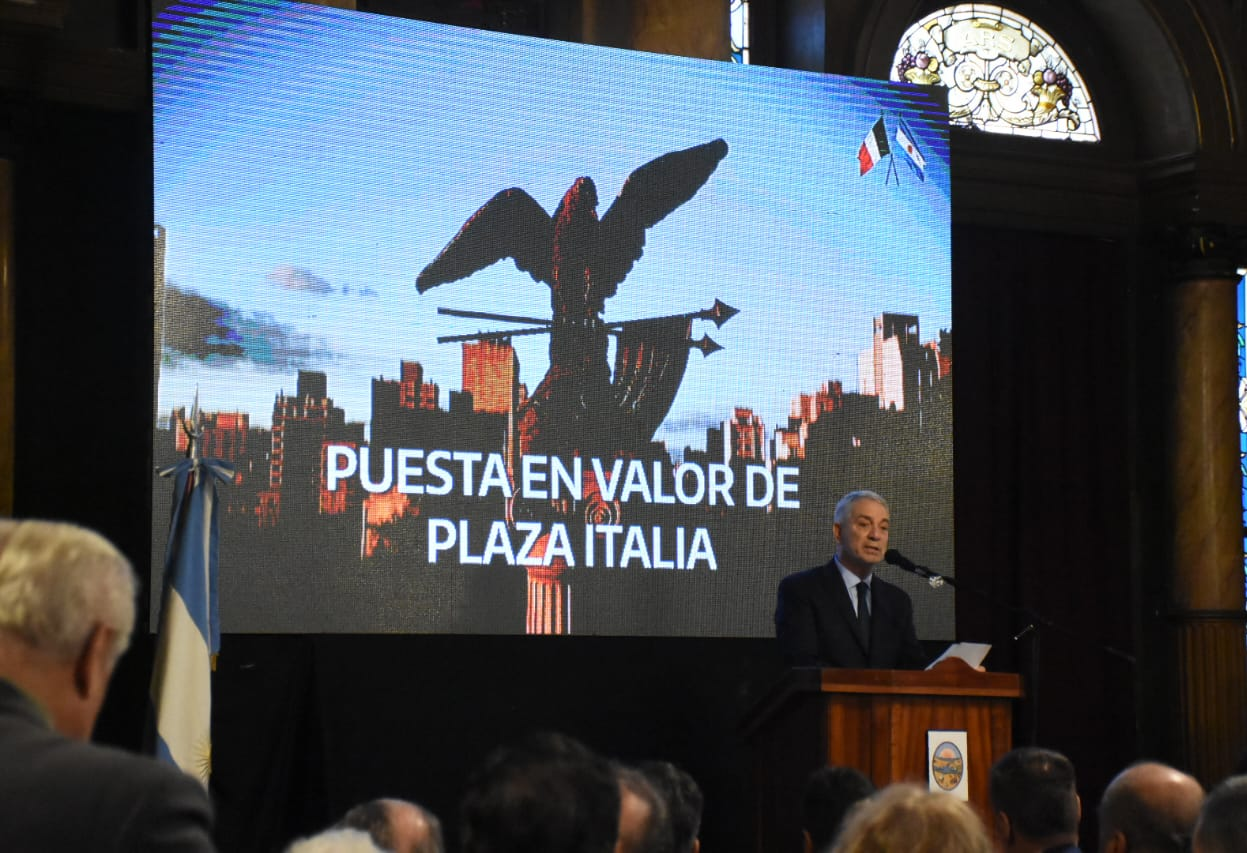 Alak presentó las obras de Plaza Italia con un sentido homenaje: "Es ...