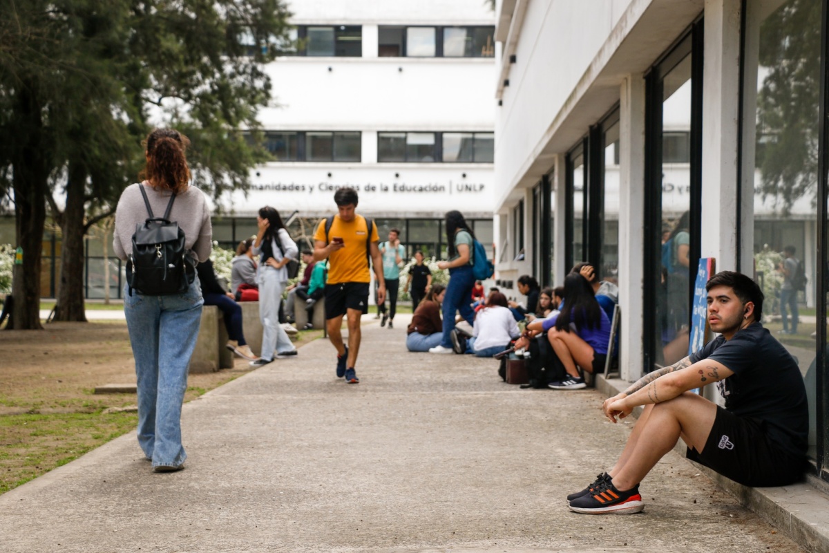 El polémico billete que circula en la Facultad de Humanidades de la ...