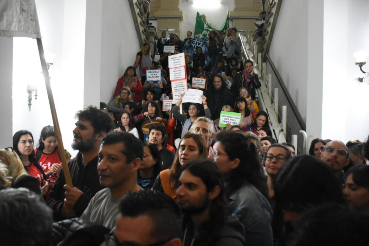 Docentes ocuparon el Ministerio de Educación de 13 y 56 con una batería ...
